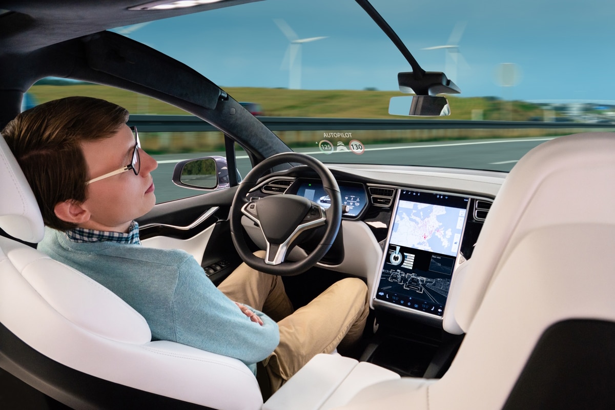 Auto mit Autopilot: Welche Vorschriften gelten dabei?